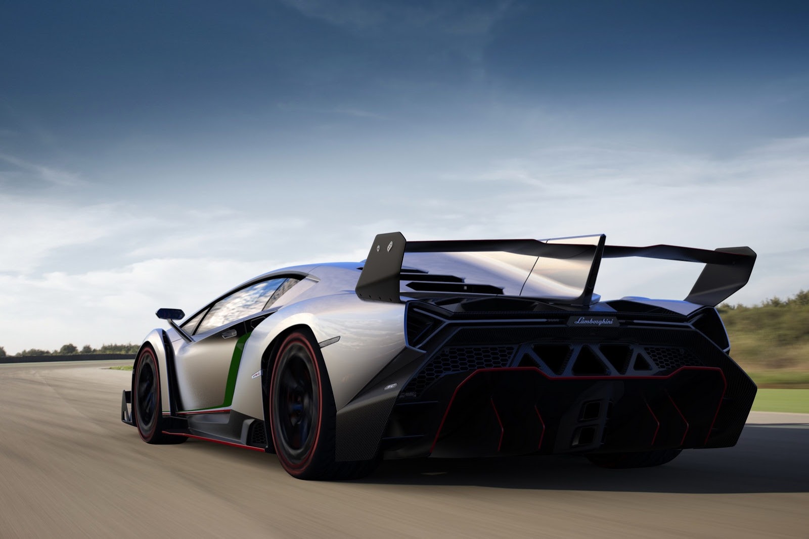Lamborghini Veneno and Its Huge Rear Wing Officially Revealed, See it ...
